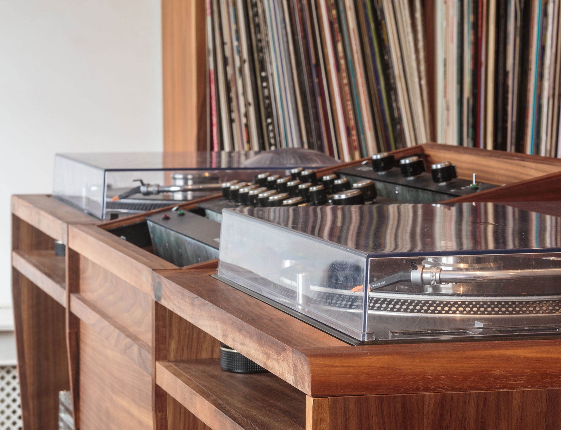 UNIT 3 - Record Decks Console